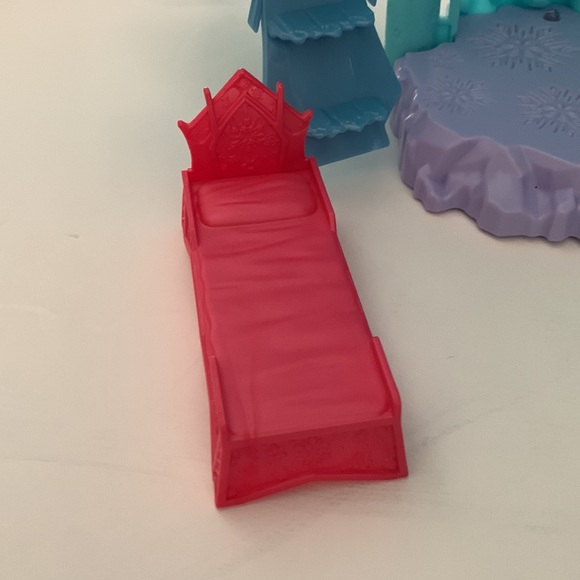 Disney’s frozen | Toys | Light Up Elsa Castle Includes Bed Throne Olaf And Elsa Doll | Poshmark